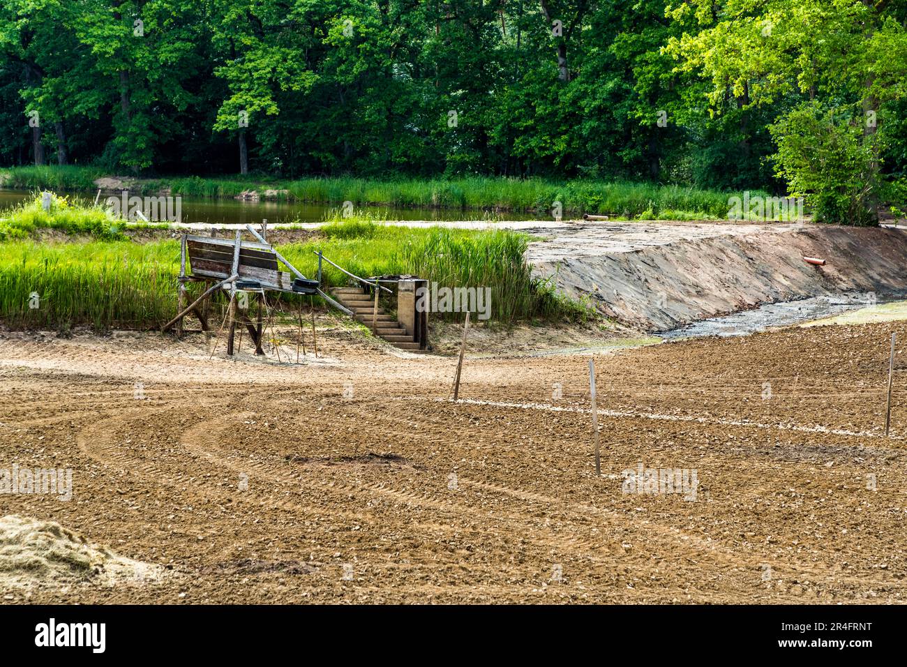 Farm yard pond hi-res stock photography and images - Alamy