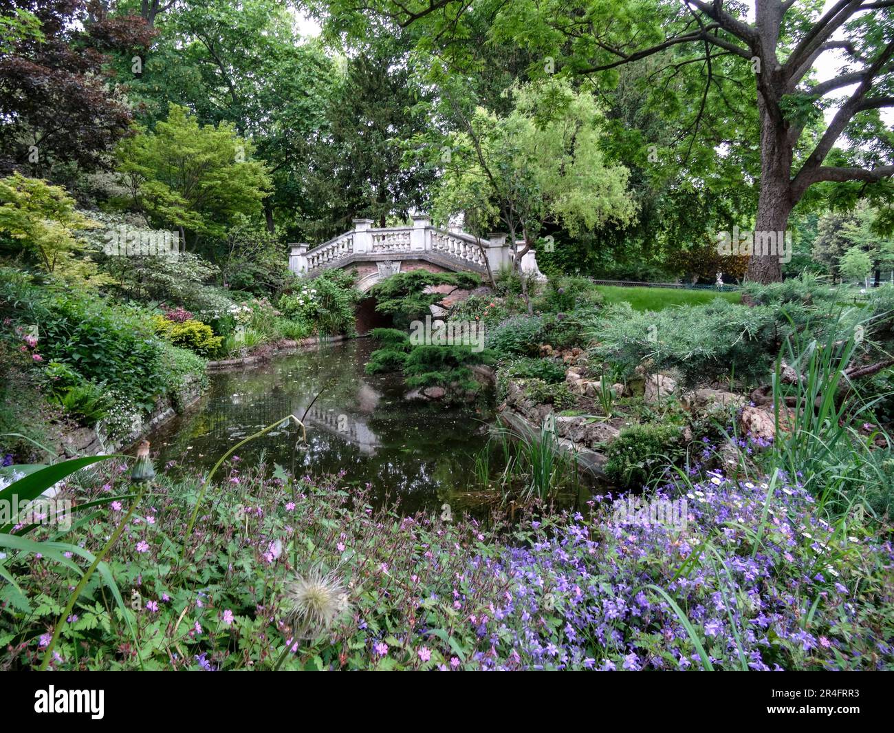 Intimate high resolution urban landscape portrait of romantic bridge ...