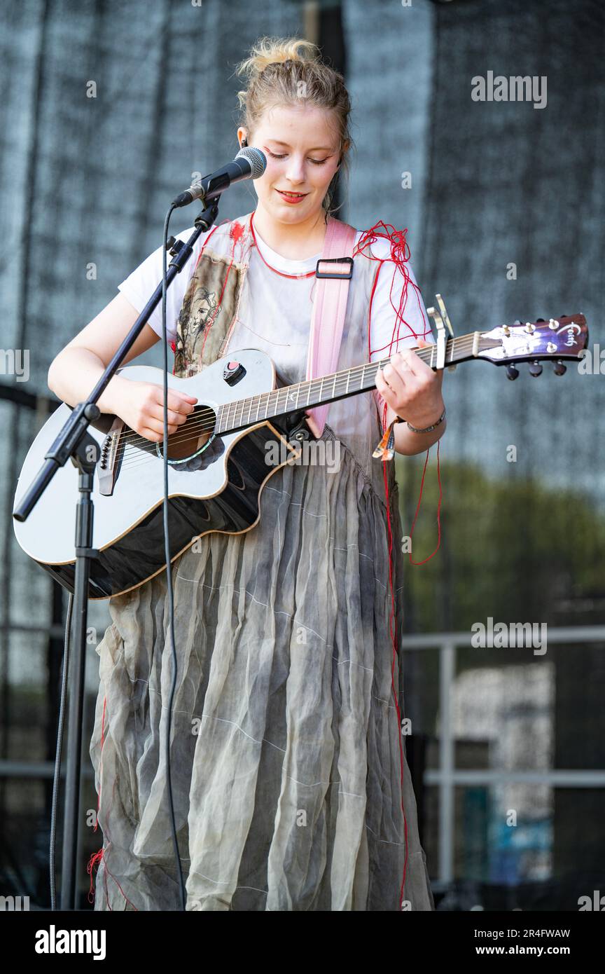 Paris paloma hi-res stock photography and images - Alamy