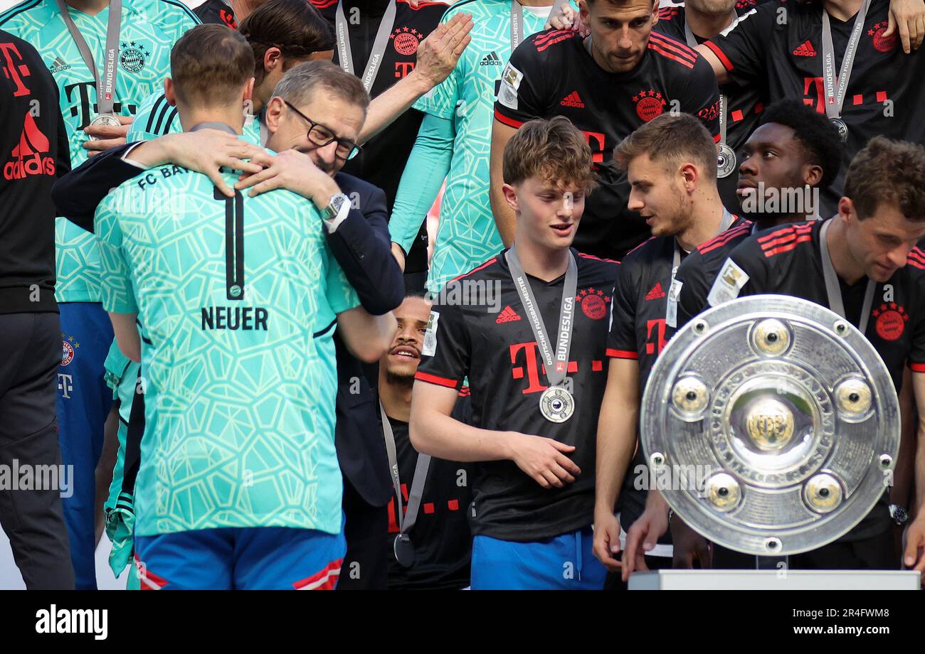 Jan Christian Dreesen FC Bayern MŸnchen mit Manuel Neuer of Bayern ...