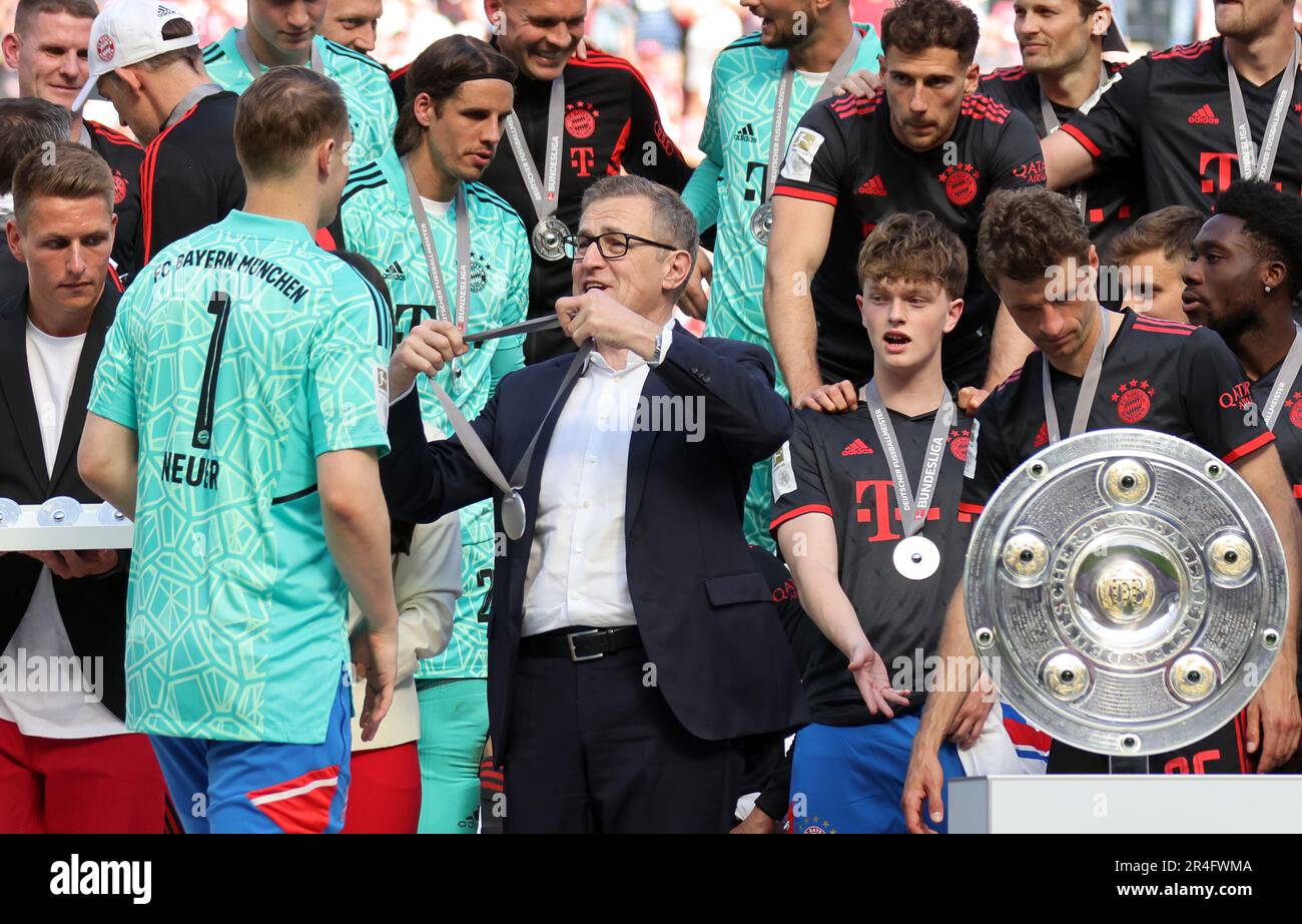 Jan Christian Dreesen FC Bayern MŸnchen mit Manuel Neuer of Bayern ...