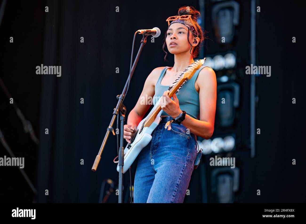 Nbhd weekender hi-res stock photography and images - Alamy
