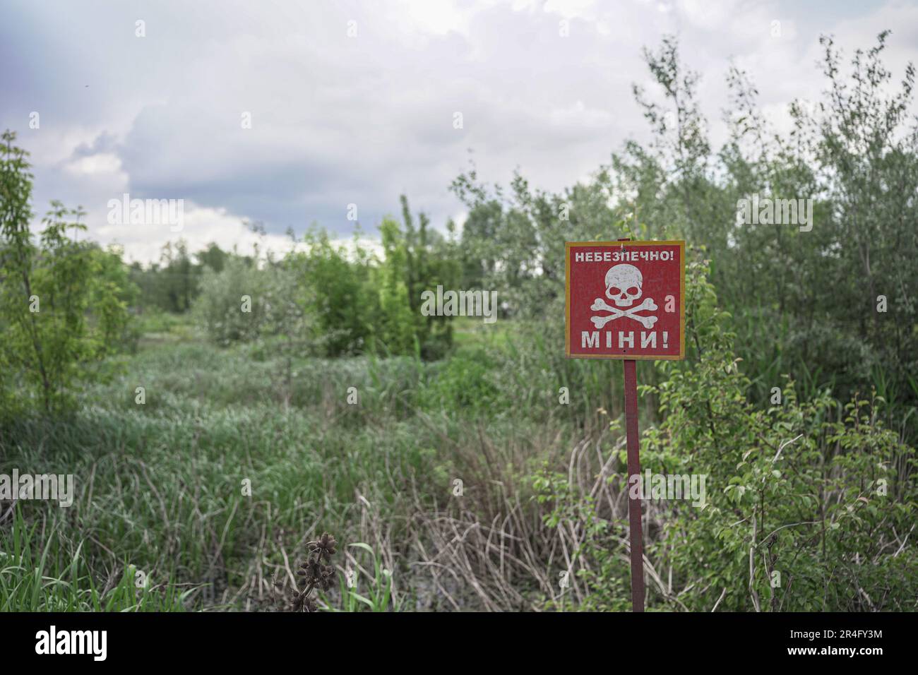 Russia ukraine war landmines sign hi-res stock photography and images ...