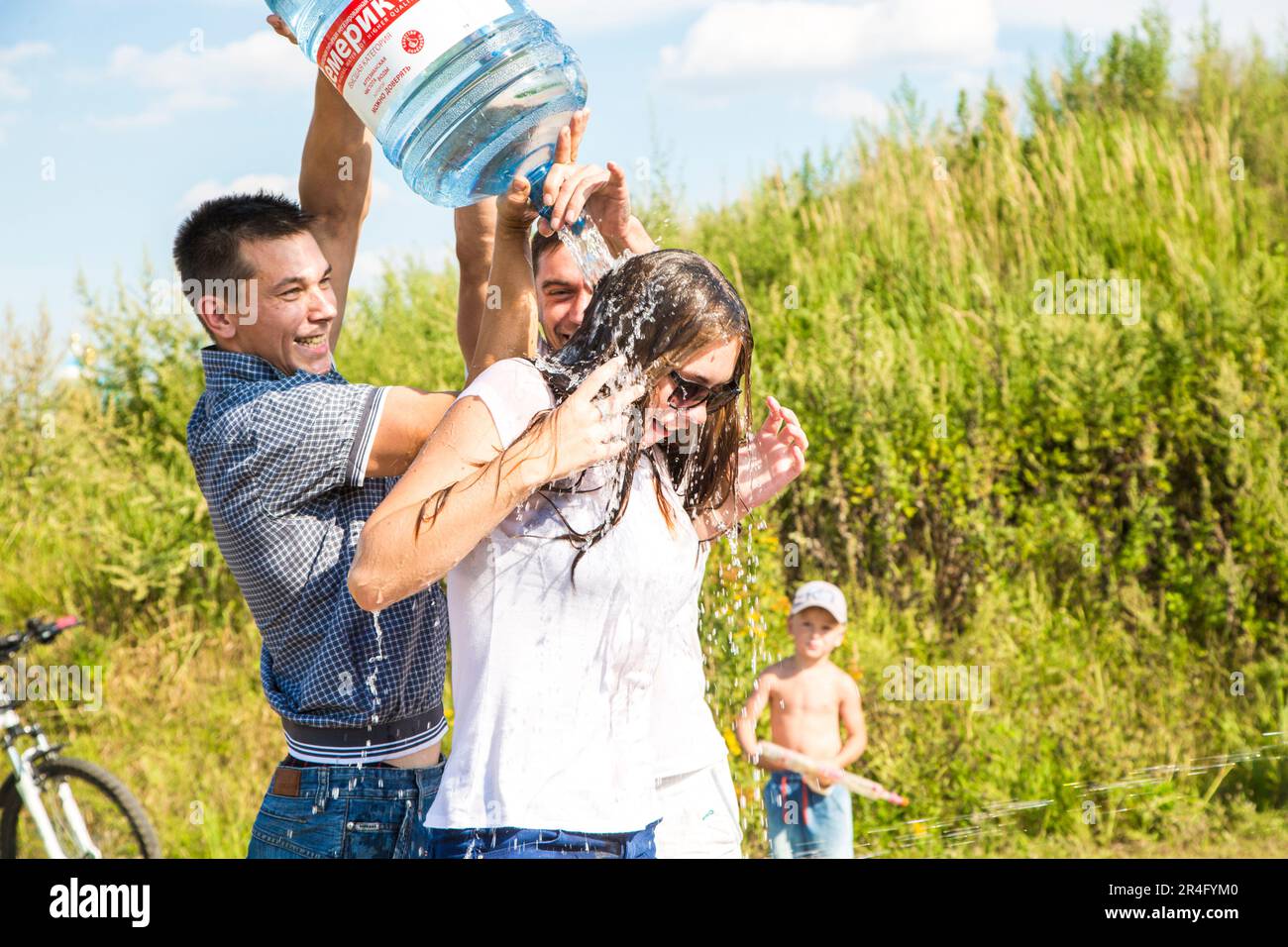 Children playing Water battle, water game battle Stock Photo - Alamy
