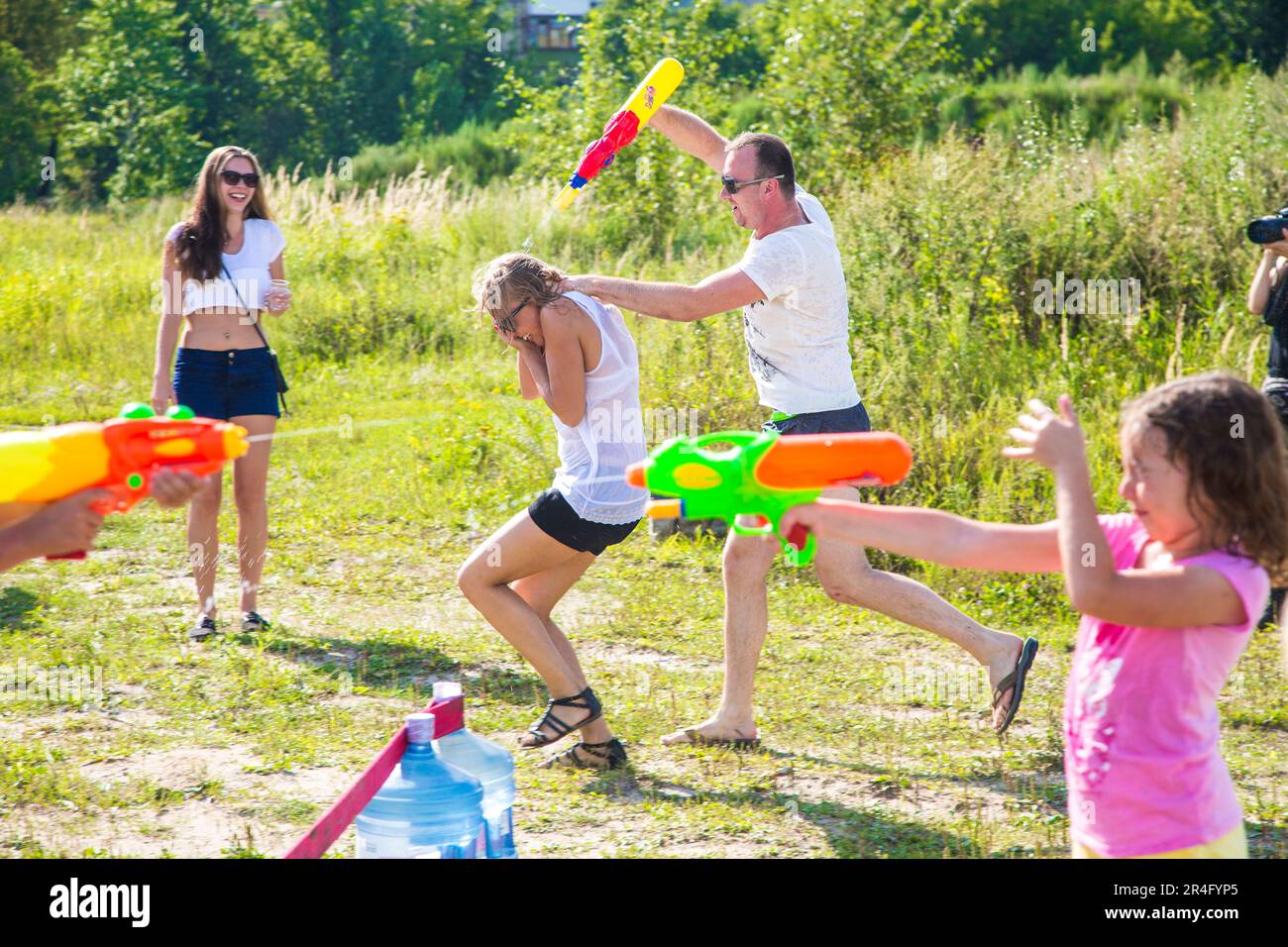 Children playing Water battle, water game battle Stock Photo - Alamy