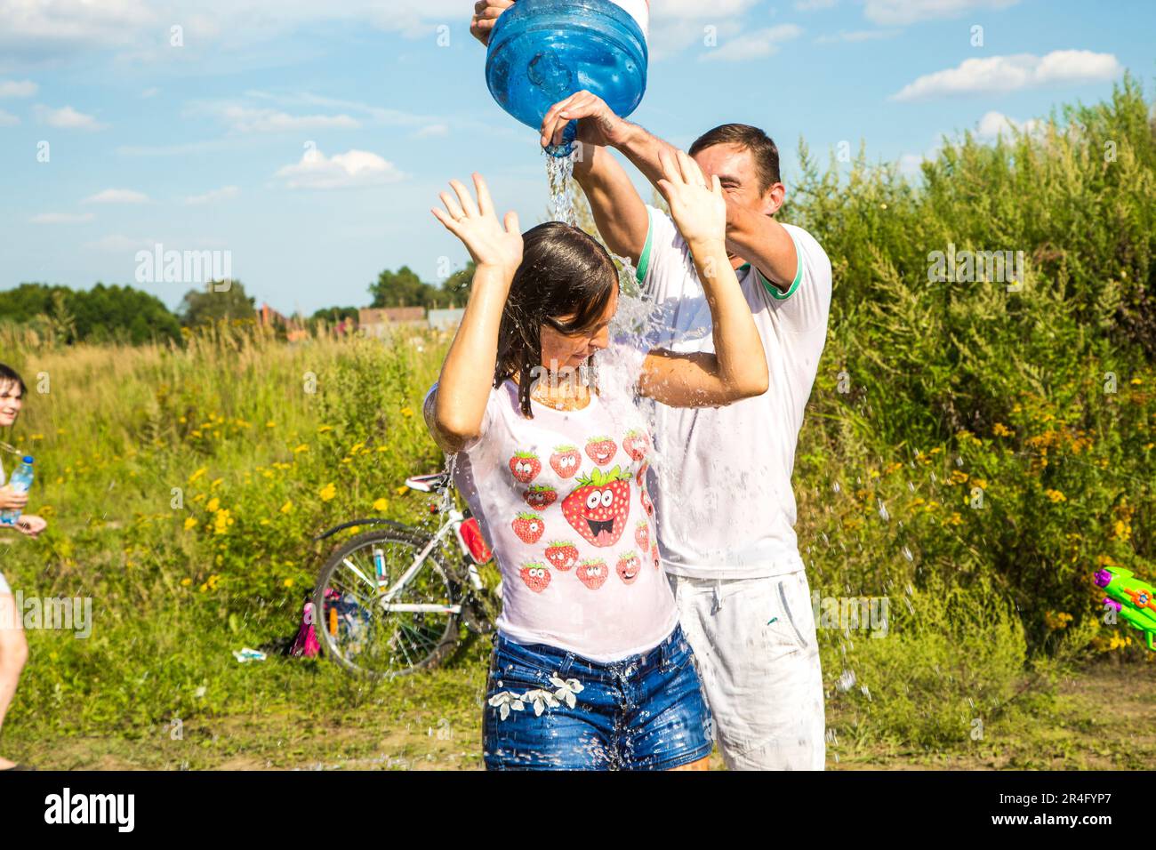 Children playing Water battle, water game battle Stock Photo - Alamy