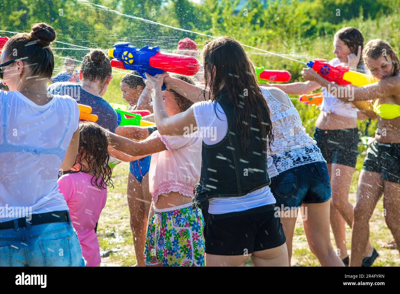 Children playing Water battle, water game battle Stock Photo - Alamy