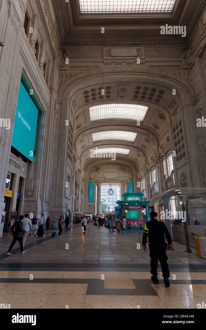 Interior of Milan Centrale Railway Station Stock Photo - Alamy
