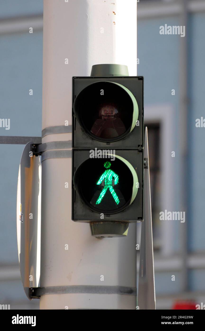 Pedestrian signal traffic hi-res stock photography and images - Alamy
