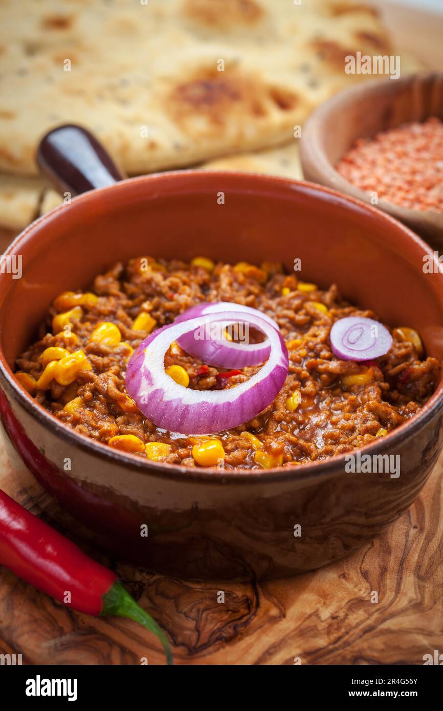 Mexican chilli con carne with red lentils and flatbread Stock Photo - Alamy