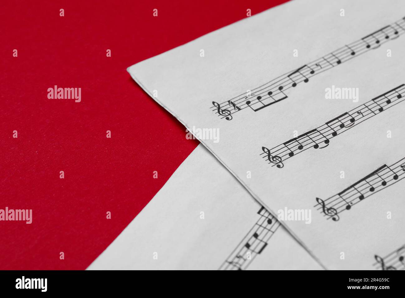 Note sheets on red background, closeup. Space for text Stock Photo - Alamy