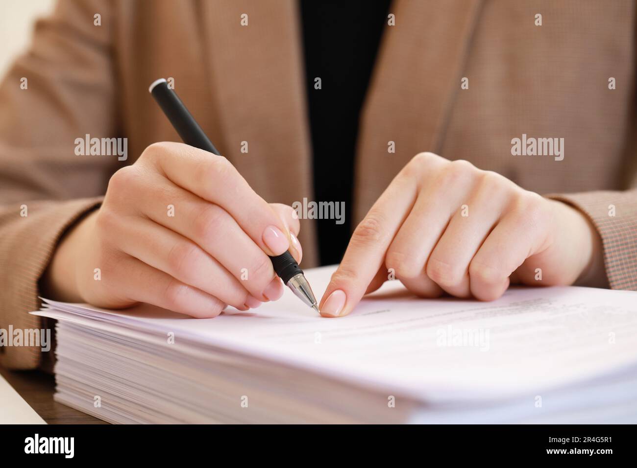 Woman desk signing documents hi-res stock photography and images - Alamy