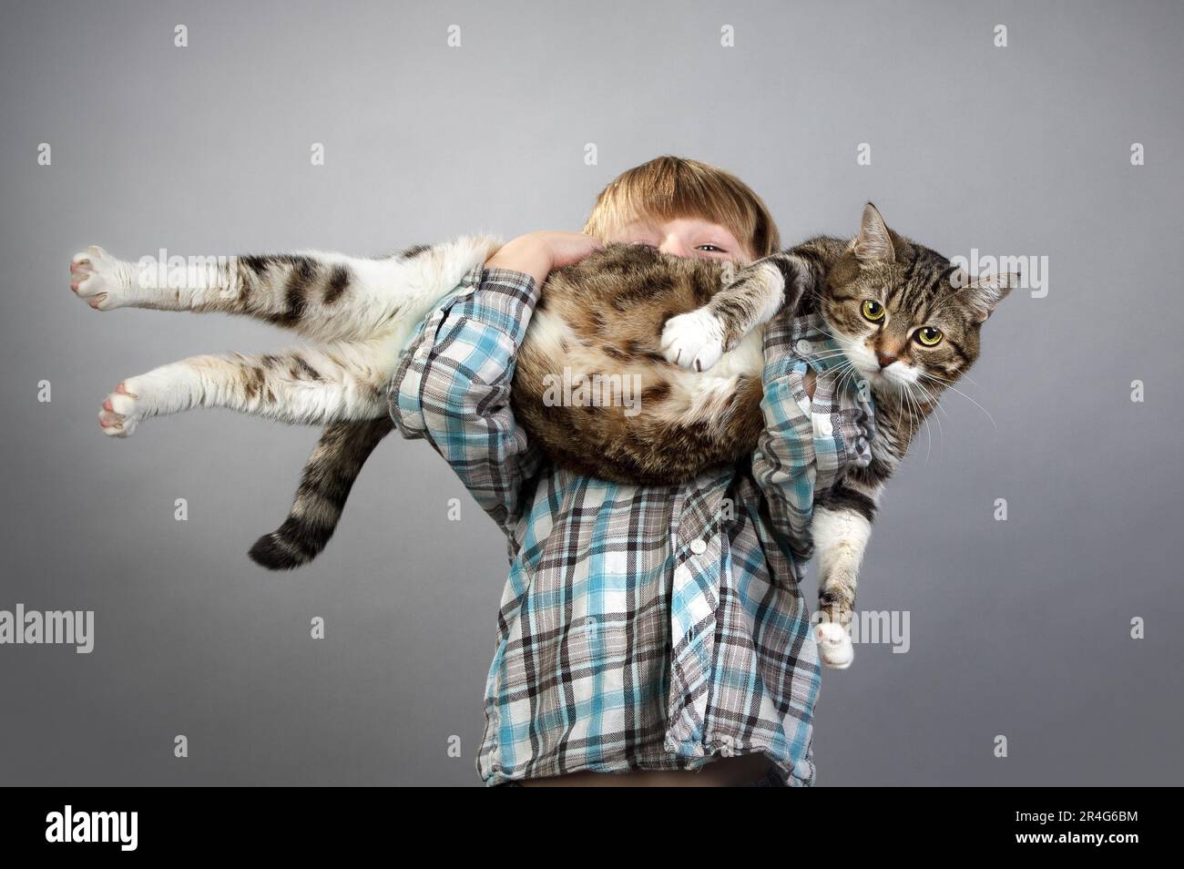 Little boy with his cat Stock Photo - Alamy