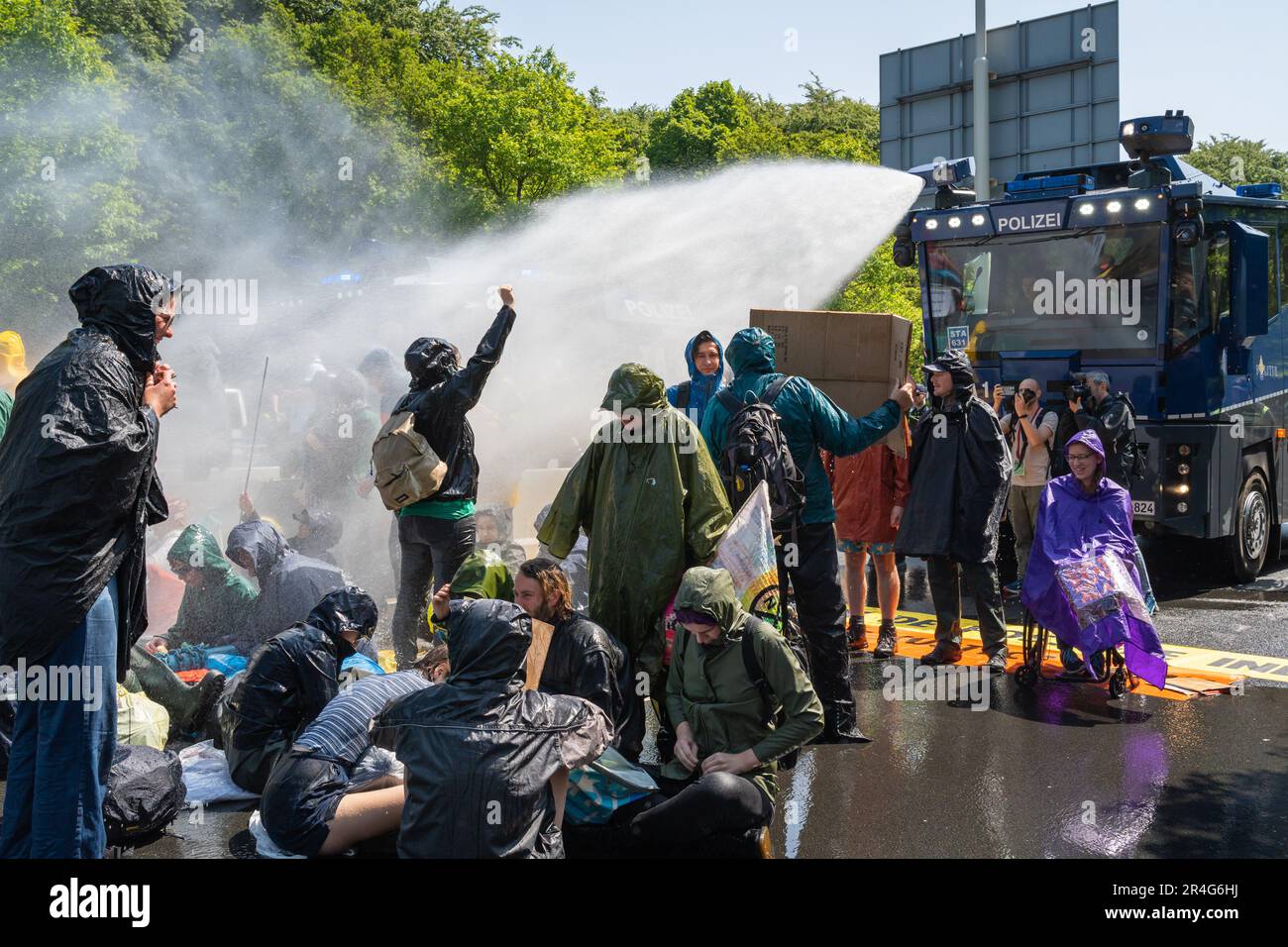 The Hague, The Netherlands, 27.05.2023, Climate activists from ...