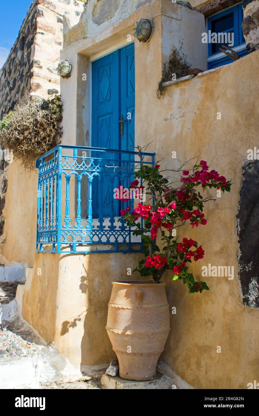 Corner alley in downtown hi-res stock photography and images - Alamy