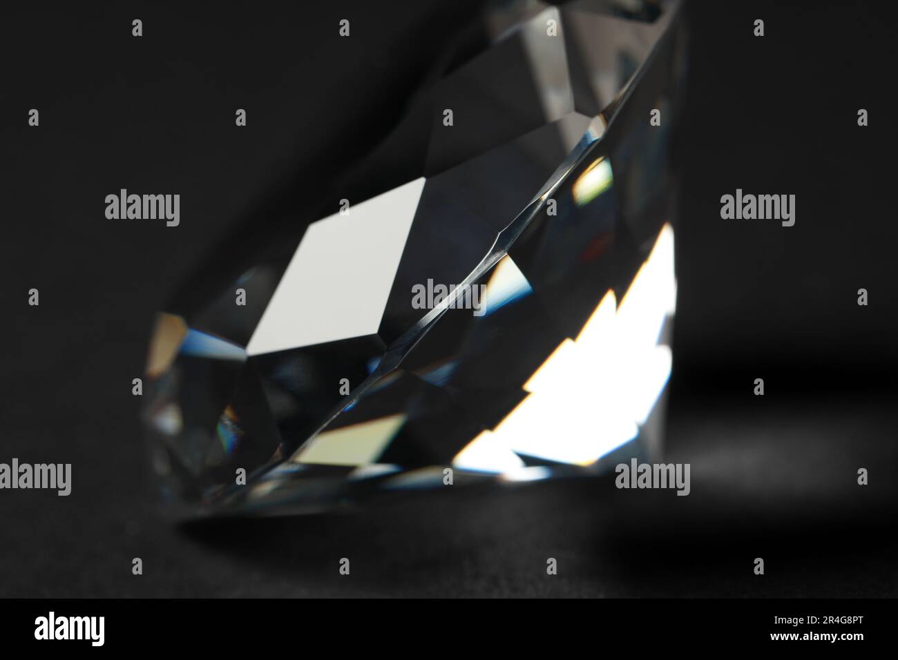 Beautiful dazzling diamond on dark background, closeup. Precious ...