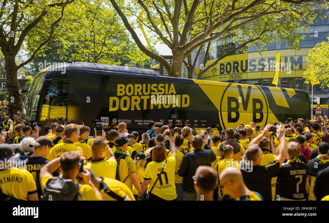 Team_bus hi-res stock photography and images - Alamy