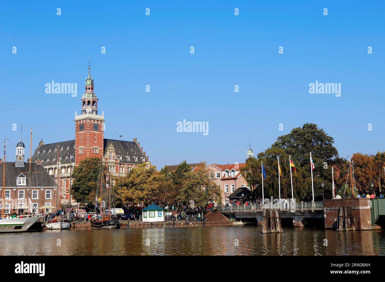 Town Hall and bascule bridge 'Dr.-vom-Bruch-Bruecke', Leer, East Frisia ...