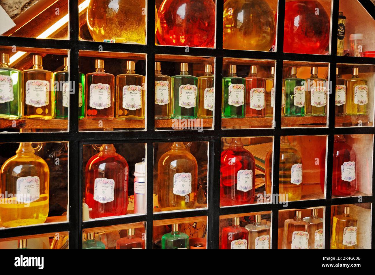 Outdoor bottle display hi-res stock photography and images - Alamy