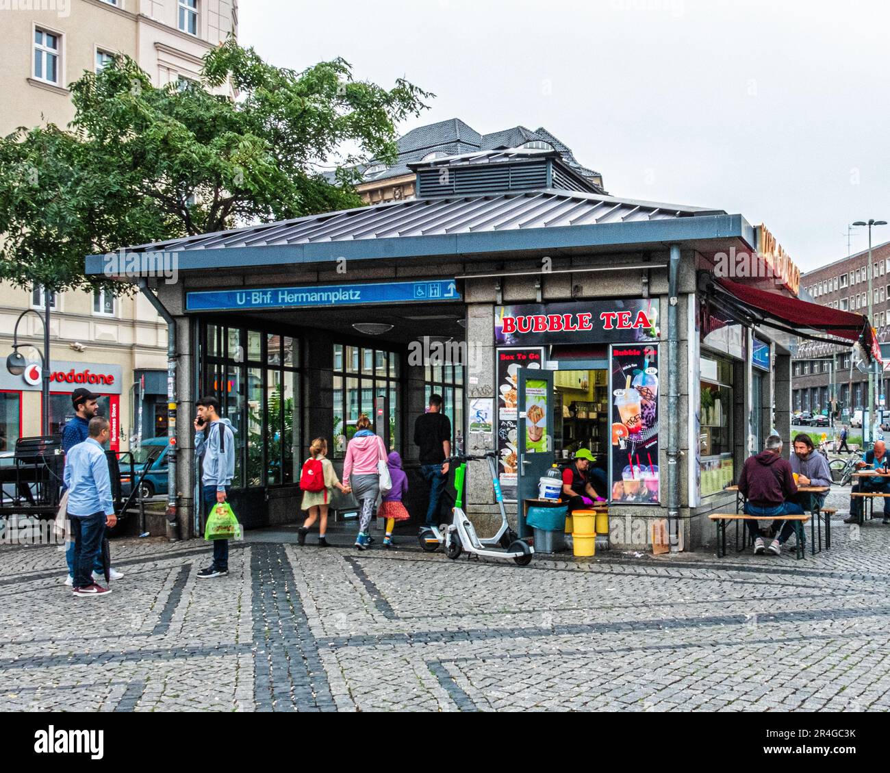 Hermannplatz u bahn underground railway station hi-res stock ...