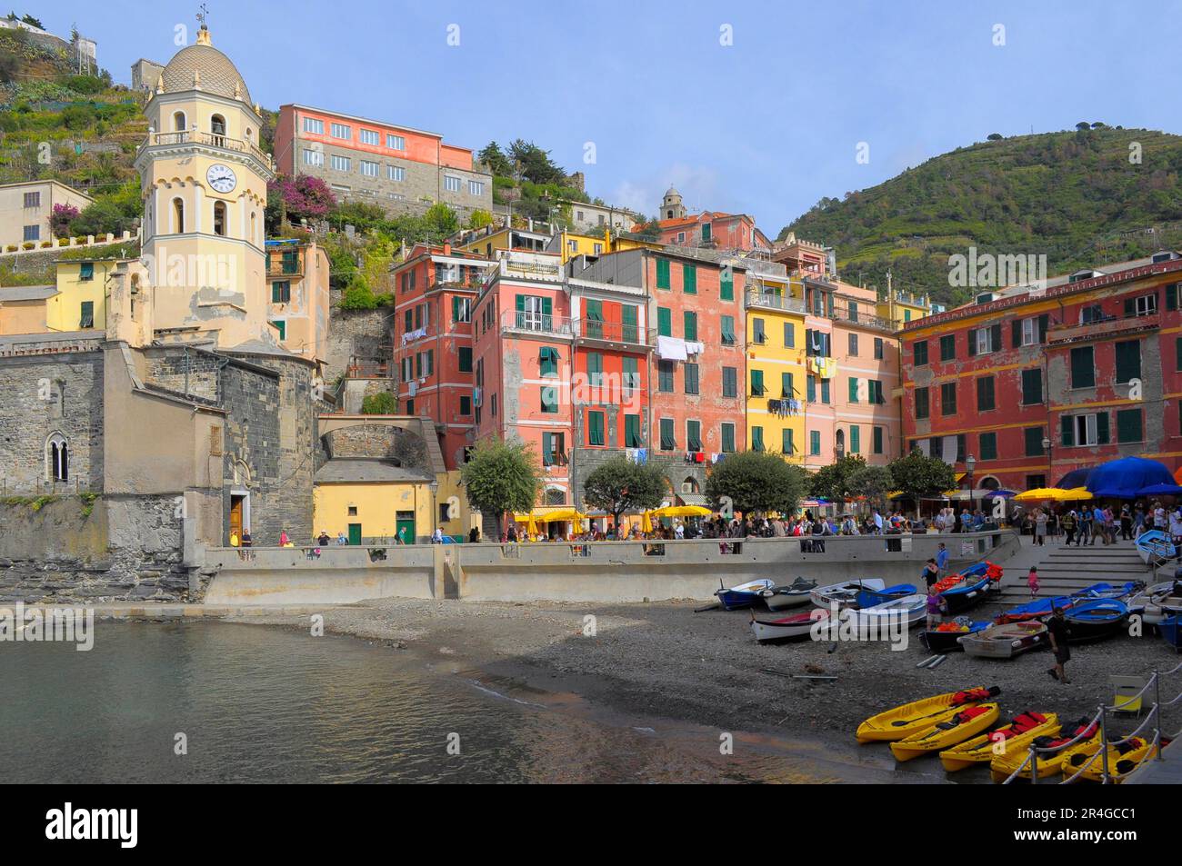 Vernazza, Cinque Terre, centre at the harbour, colourful boats, centre ...