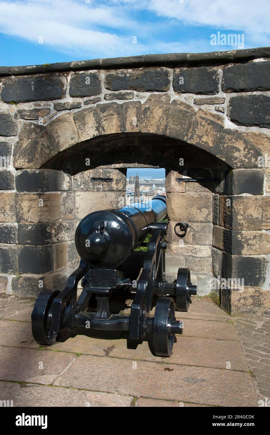 Cannon, Edinburgh Castle, Edinburg, Lothian, Scotland, Edinburgh ...