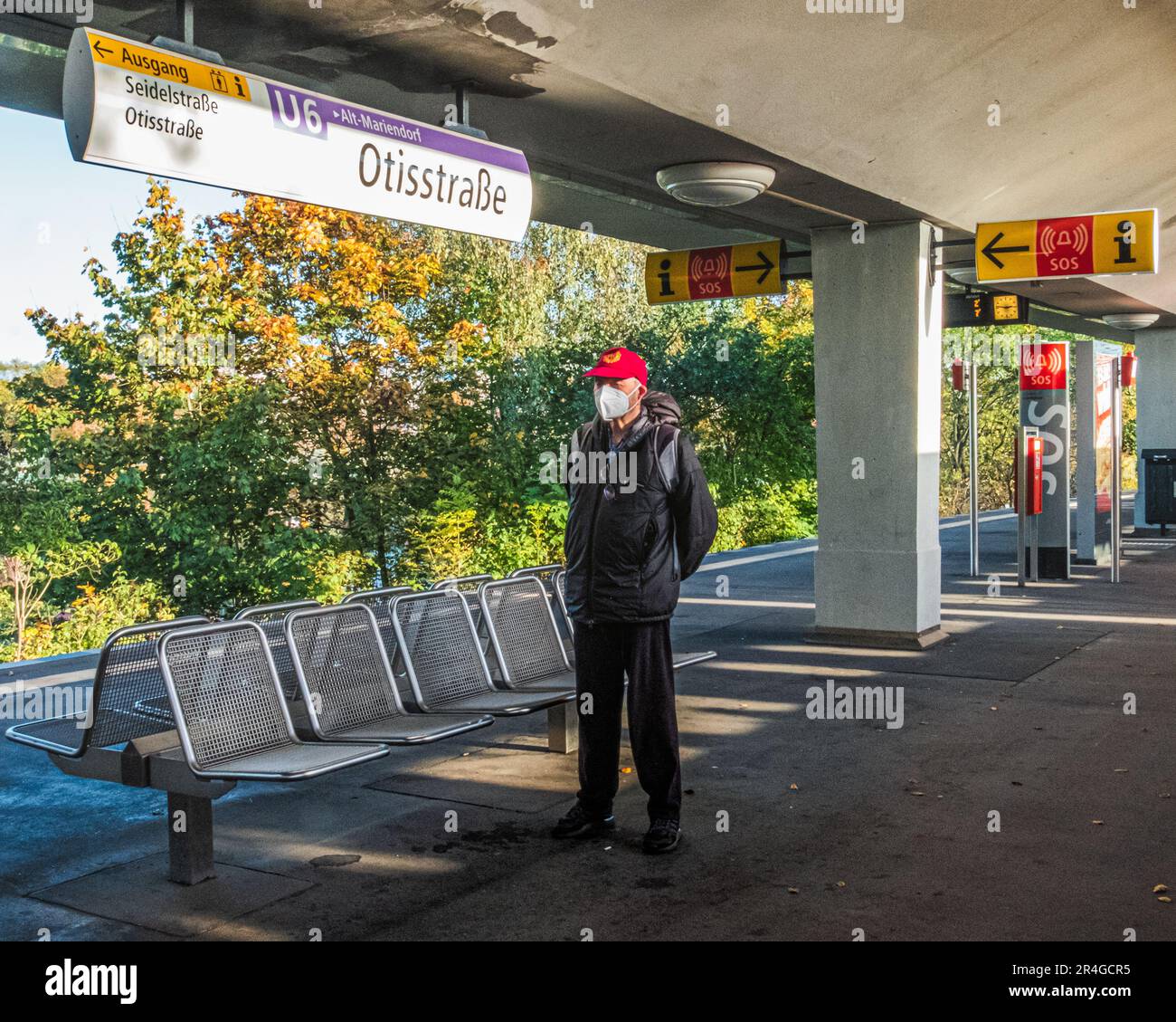 Above ground u bahn station hi-res stock photography and images - Alamy