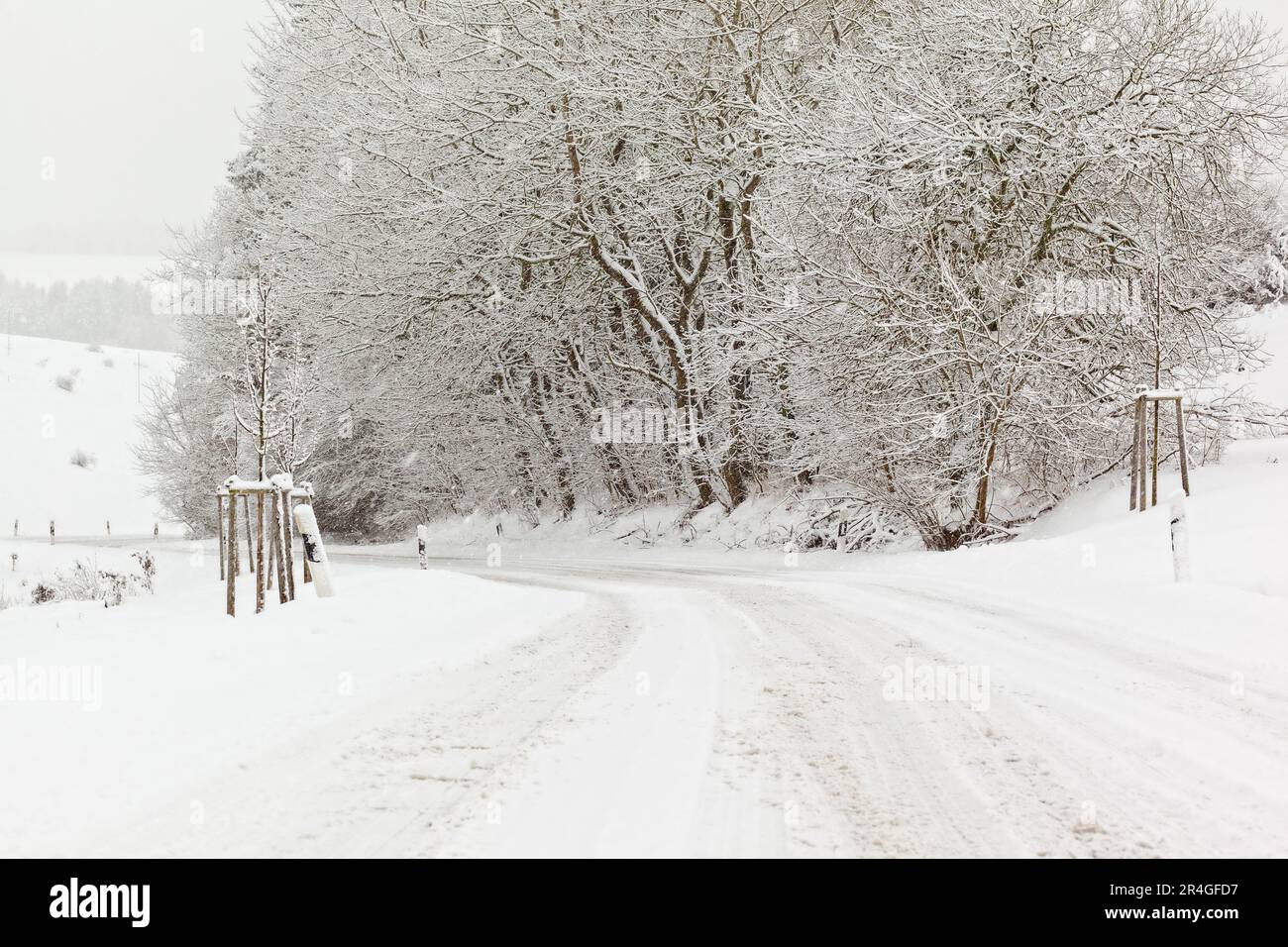 Deserted roads snow hi-res stock photography and images - Alamy