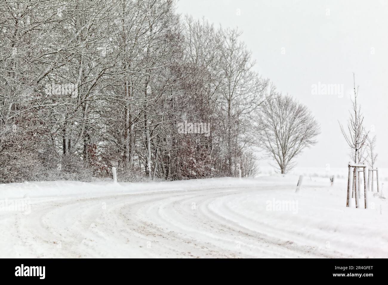 Deserted roads snow hi-res stock photography and images - Alamy