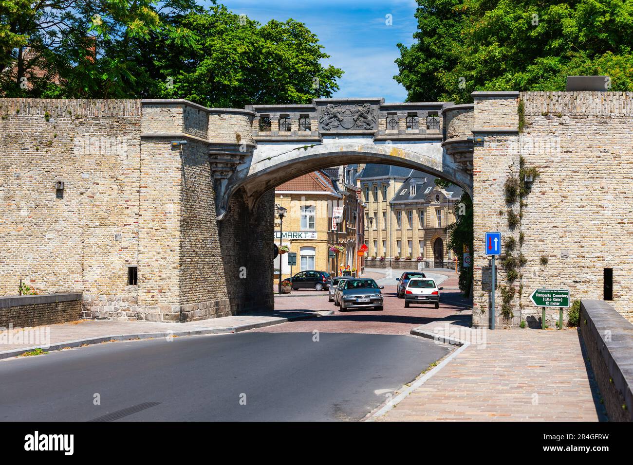 Arch of the village hi-res stock photography and images - Alamy