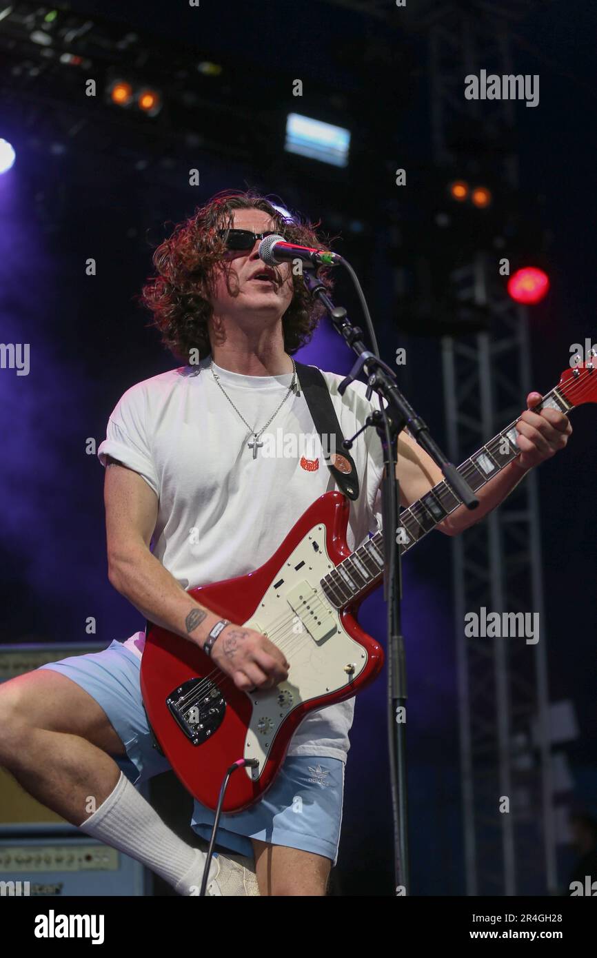 The Veiw Performs Live on the Big top Stage at Neighbourhood Weekend ...