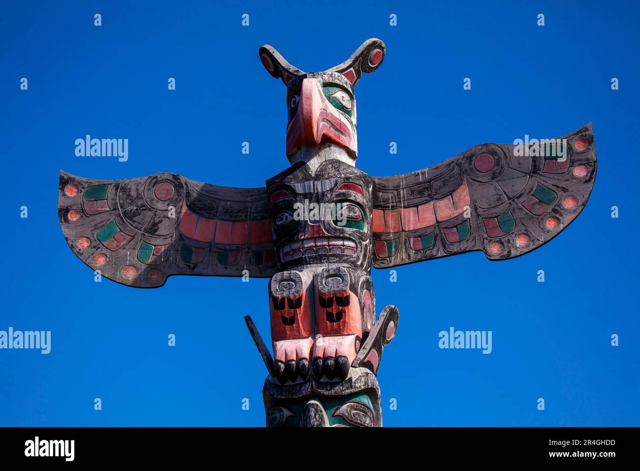 Totem, Alert Bay, British Columbia, carving, woodcarving, totem pole ...