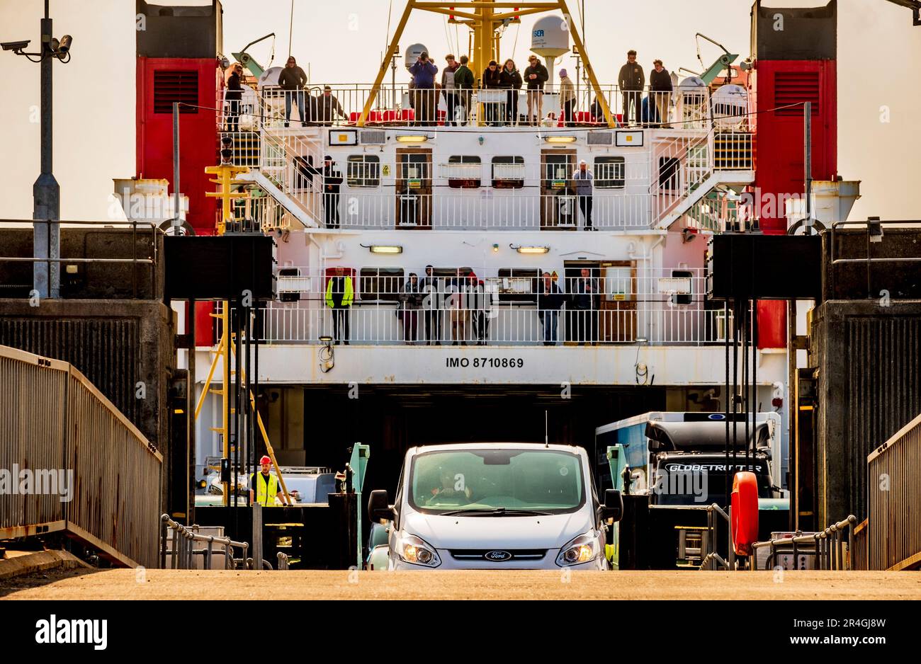 Vehicles disembarking from the Caledonian MacBrayne ferry "Lord of the ...