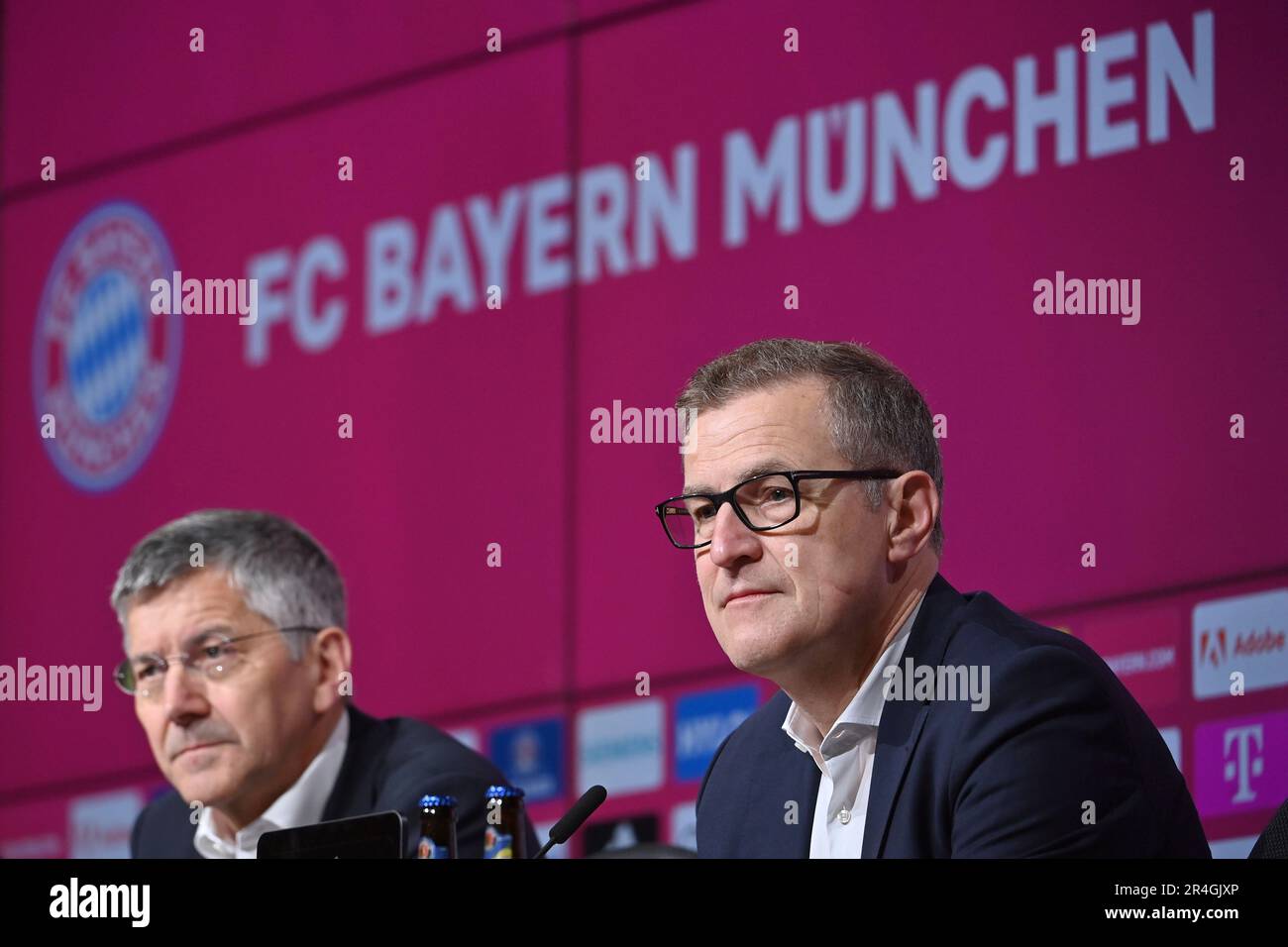 From right: Jan Christian DREESEN (Management Chairman FCB), Herbert ...