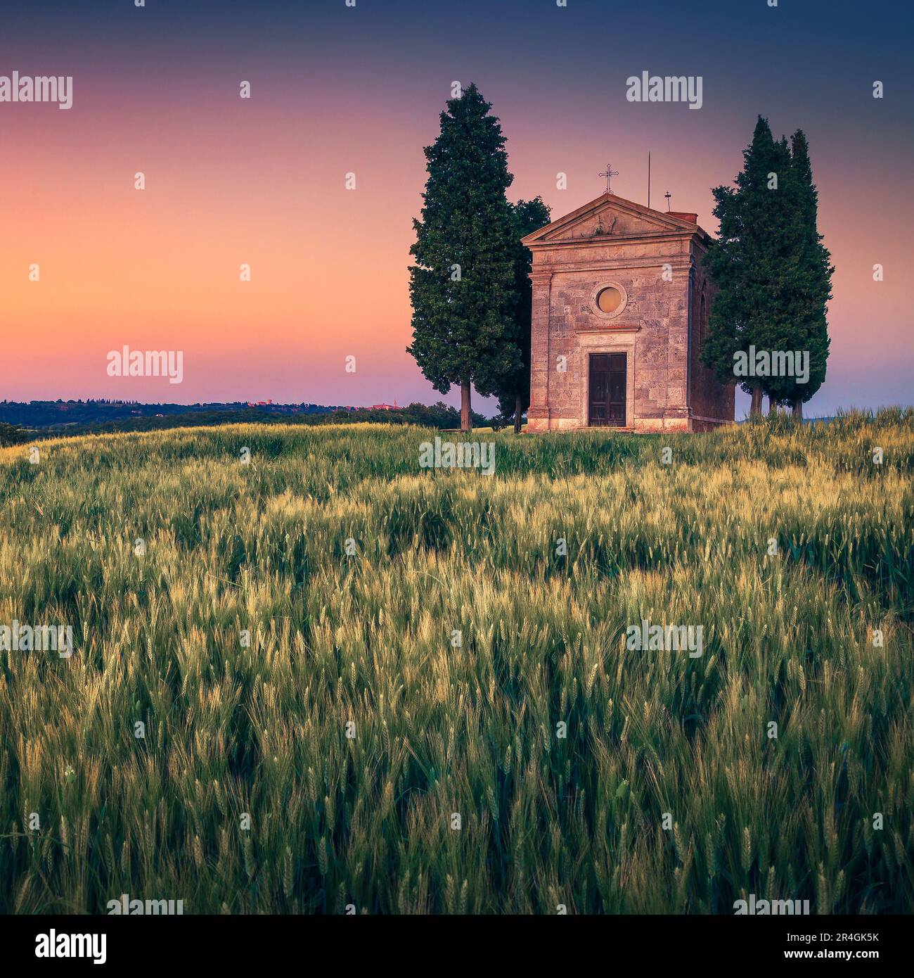 Stunning photography and touristic place in Tuscany, cute old Vitaleta ...