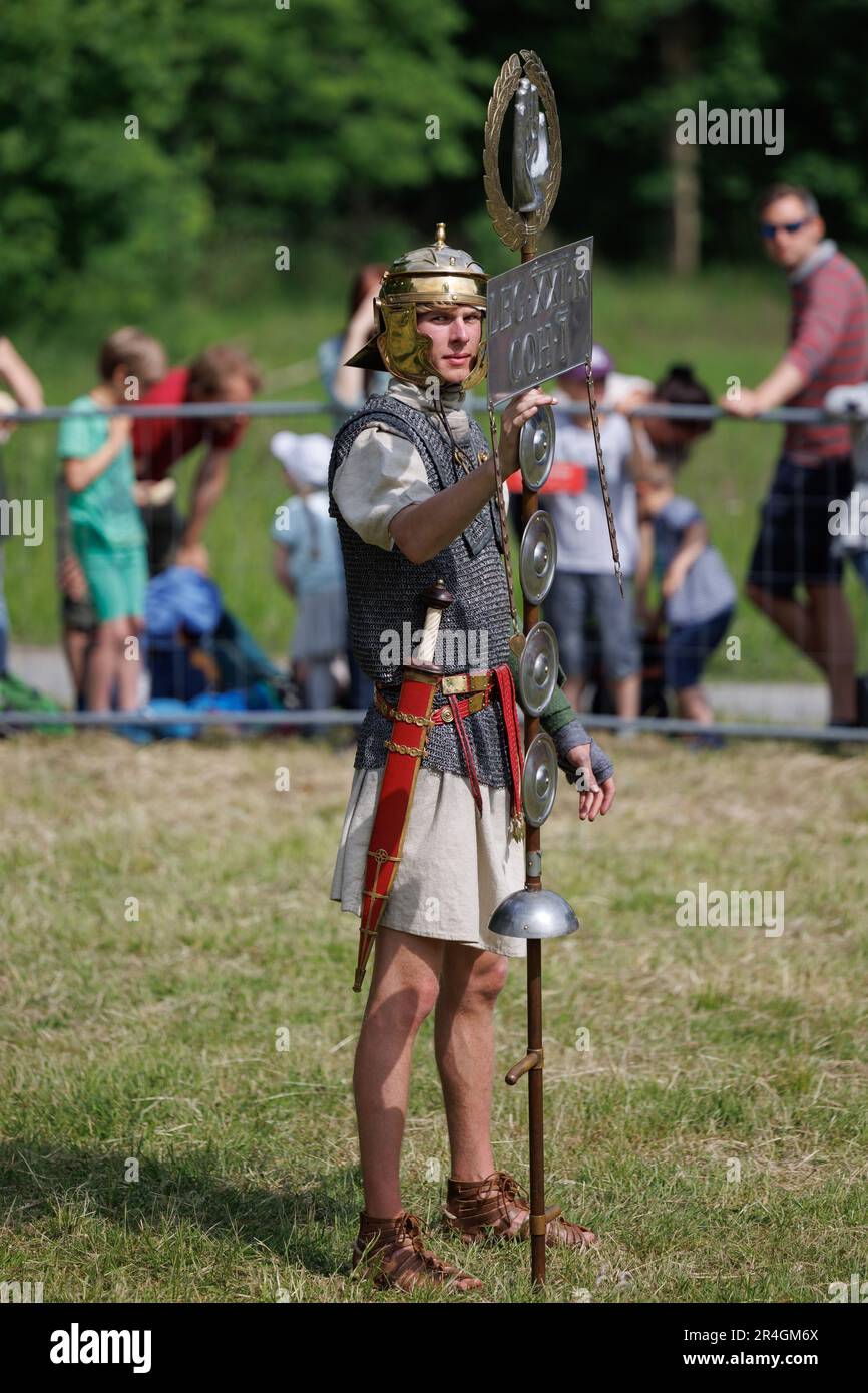 28 May 2023, Lower Saxony, Bramsche: Actors dressed as Romans join in a ...