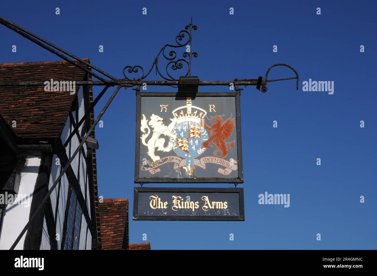The Kings Arms inn sign, Amersham, Buckinghamshire Stock Photo - Alamy