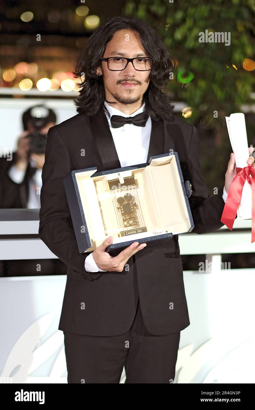 Pham Thien An mit der Goldenen Kamera für 'Inside the Yellow Cocoon ...