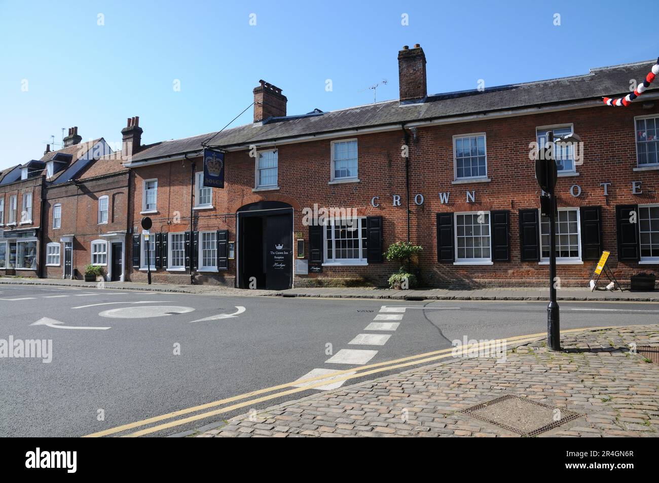 Crown Hotel, High Street, Amersham, Buckinghamshire Stock Photo - Alamy