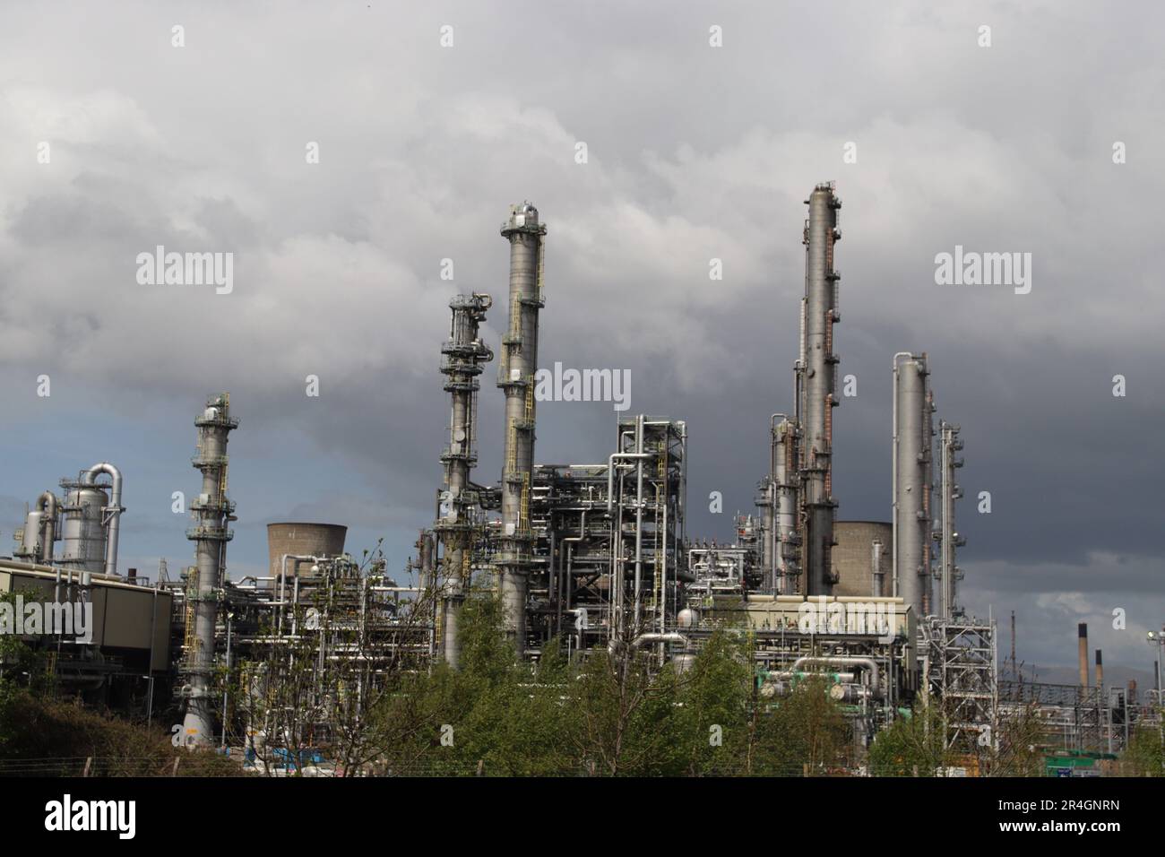 Refinery and petrochemical plant Stock Photo - Alamy