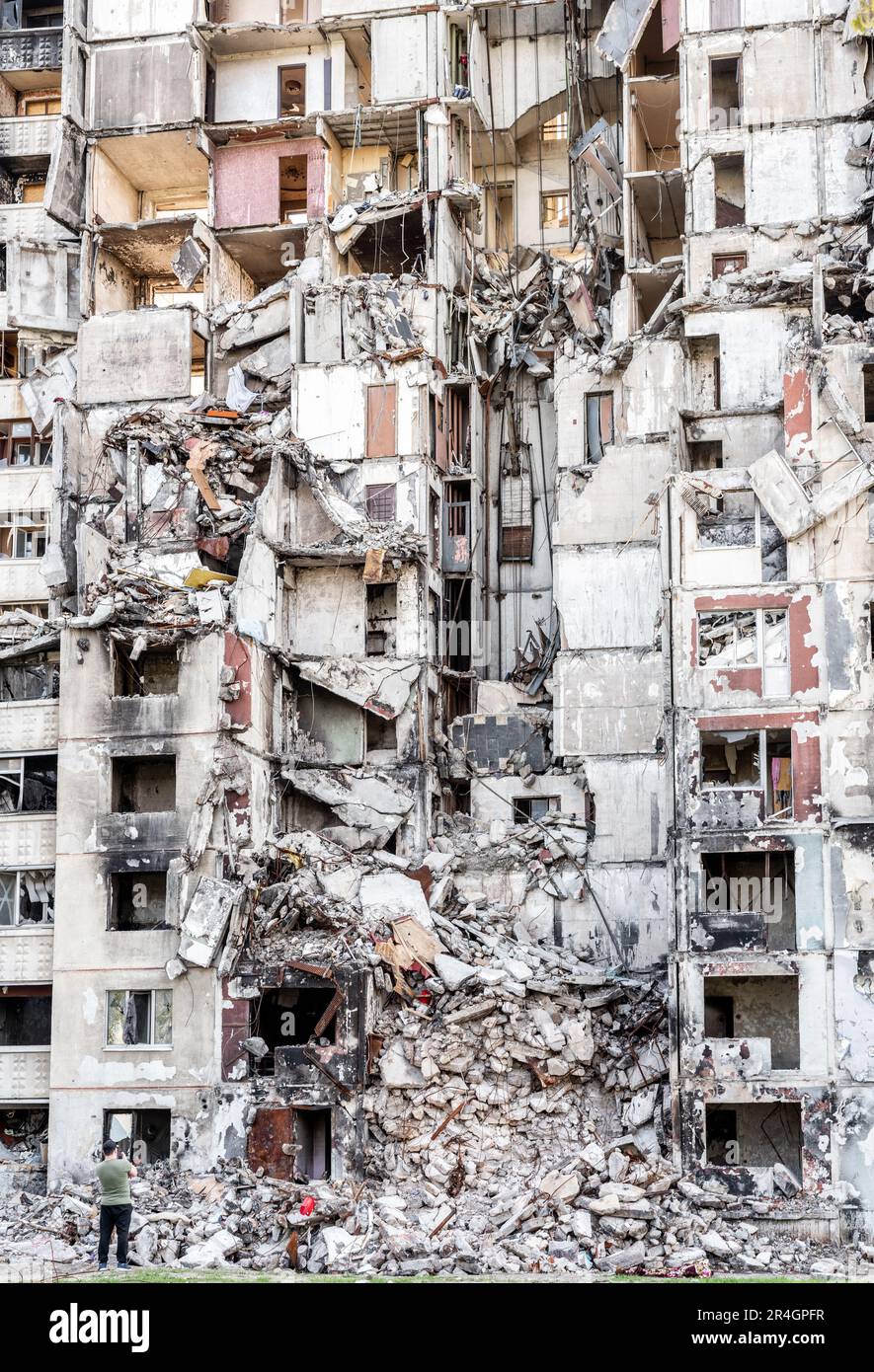 Ukraine war damage building hi-res stock photography and images - Alamy