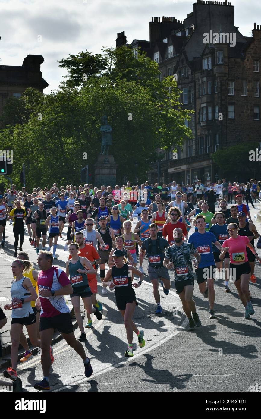 Edinburgh Scotland, UK 28 May 2023. Thousands of runners make their way ...