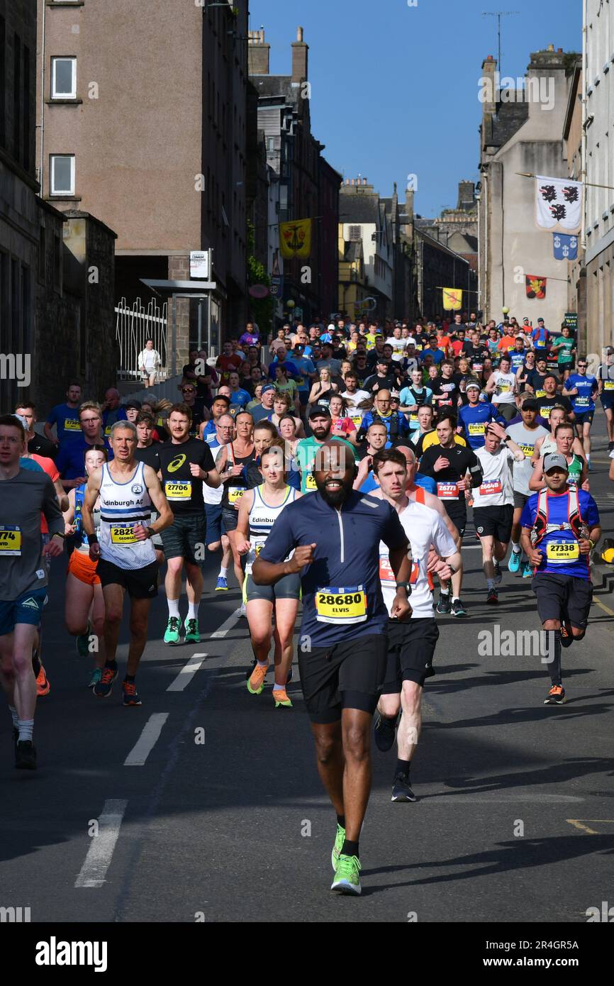 Edinburgh Scotland, UK 28 May 2023. Thousands of runners make their way ...