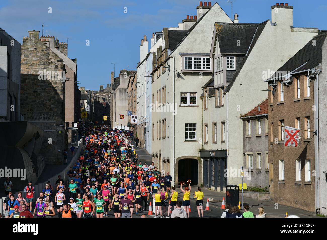 Edinburgh Scotland, UK 28 May 2023. Thousands of runners make their way ...