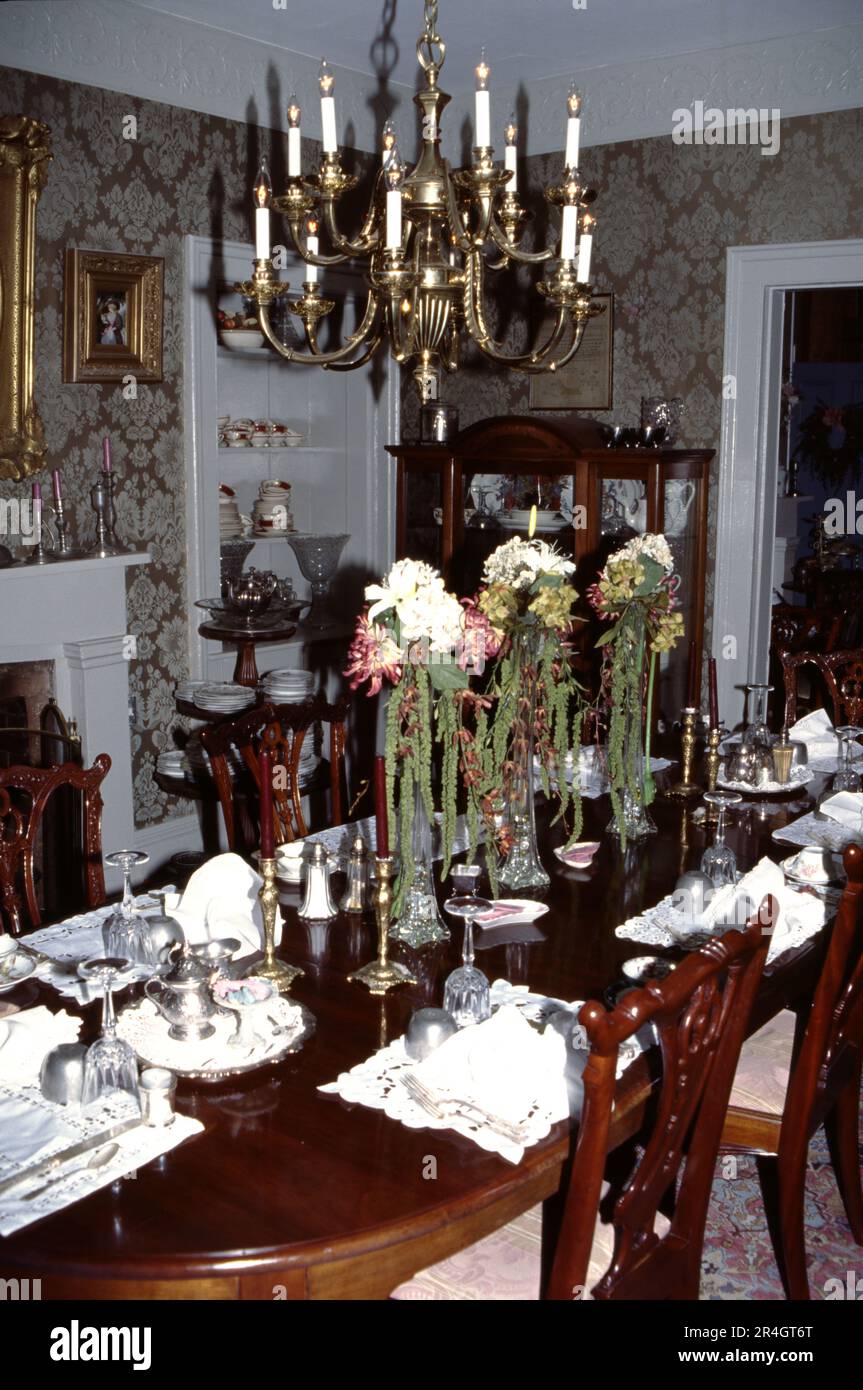 Colonial williamsburg fine dining table hi-res stock photography and ...