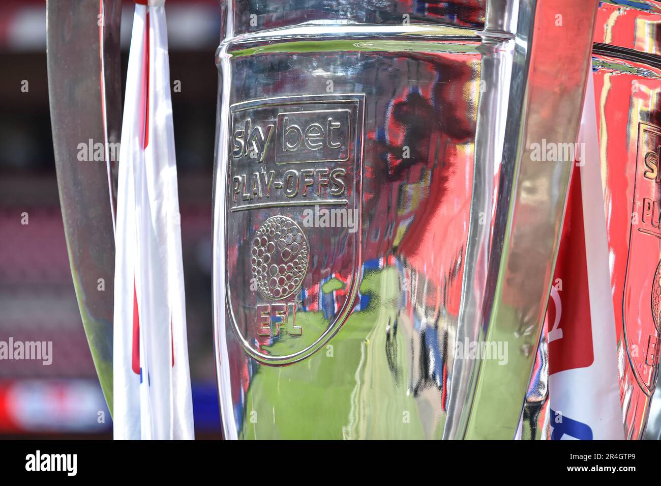 Efl league two trophy hi-res stock photography and images - Alamy