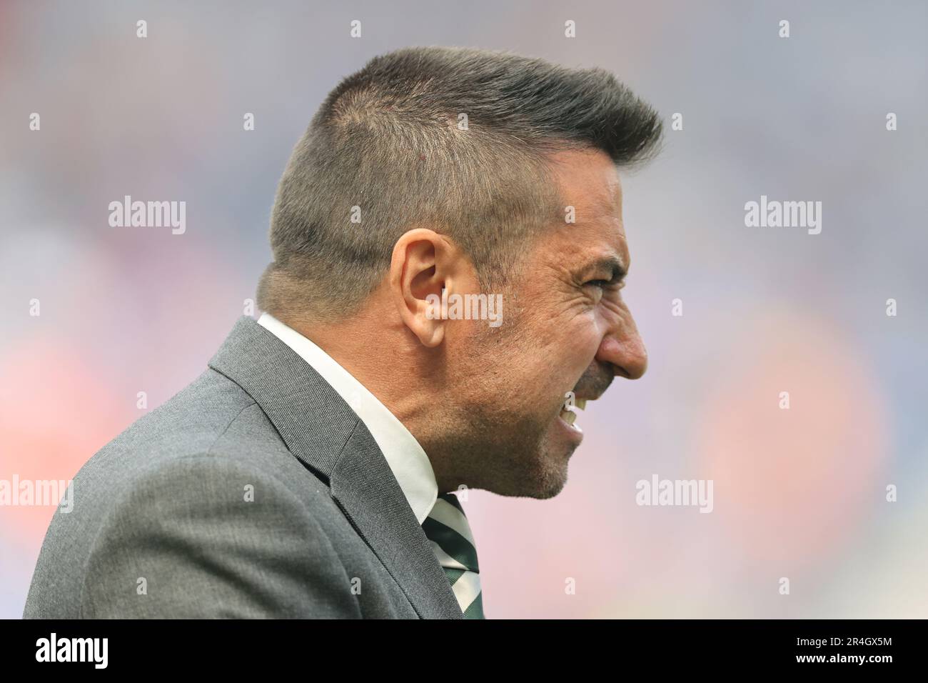 Celtic manager Fran Alonso on the touchline during the Women's Scottish ...