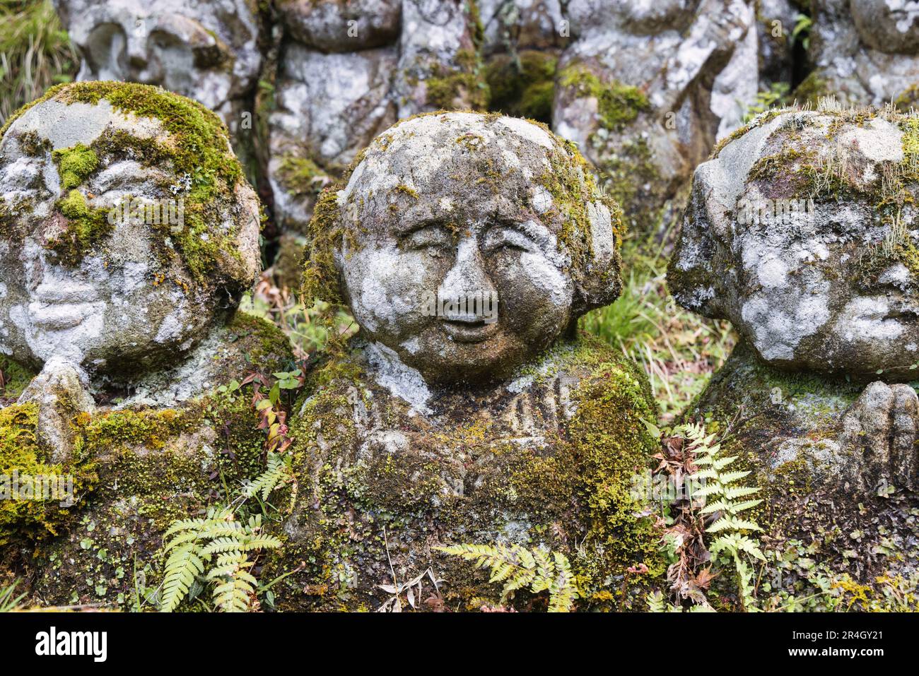 picture of Buddhist rakan stone statues at the Otagi Nenbutsu-ji temple ...