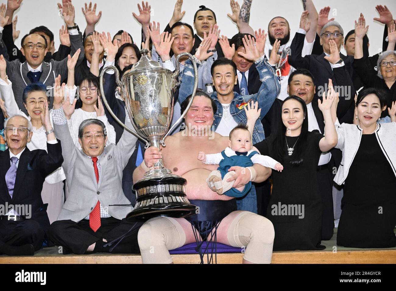 Yokozuna Terunofuji (C, front row), poses with the Emperor's Cup after ...