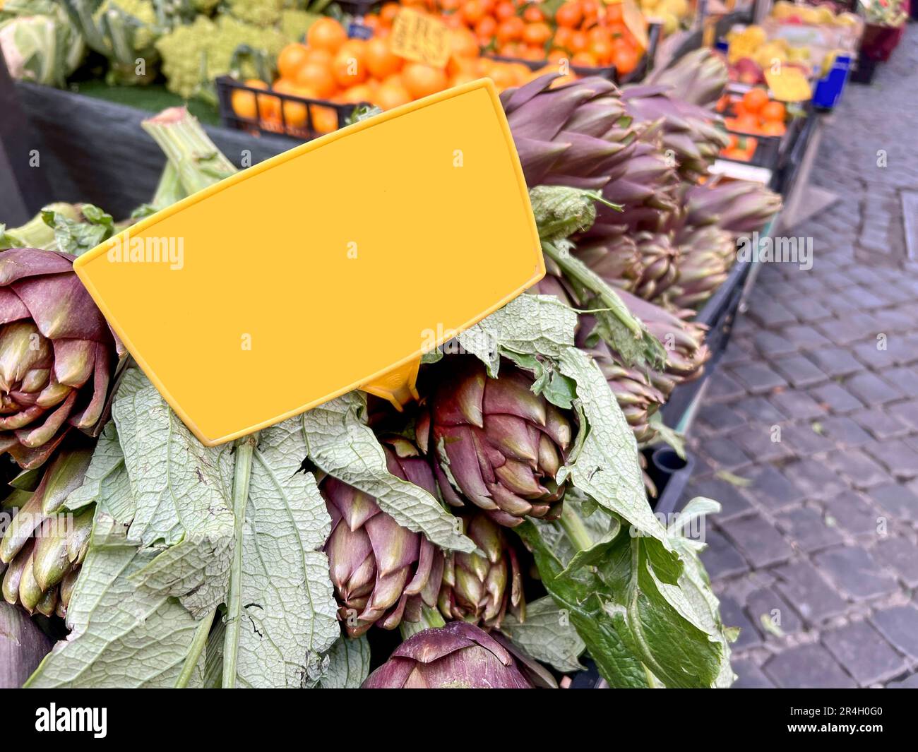 Empty stand farmers market hi-res stock photography and images - Alamy